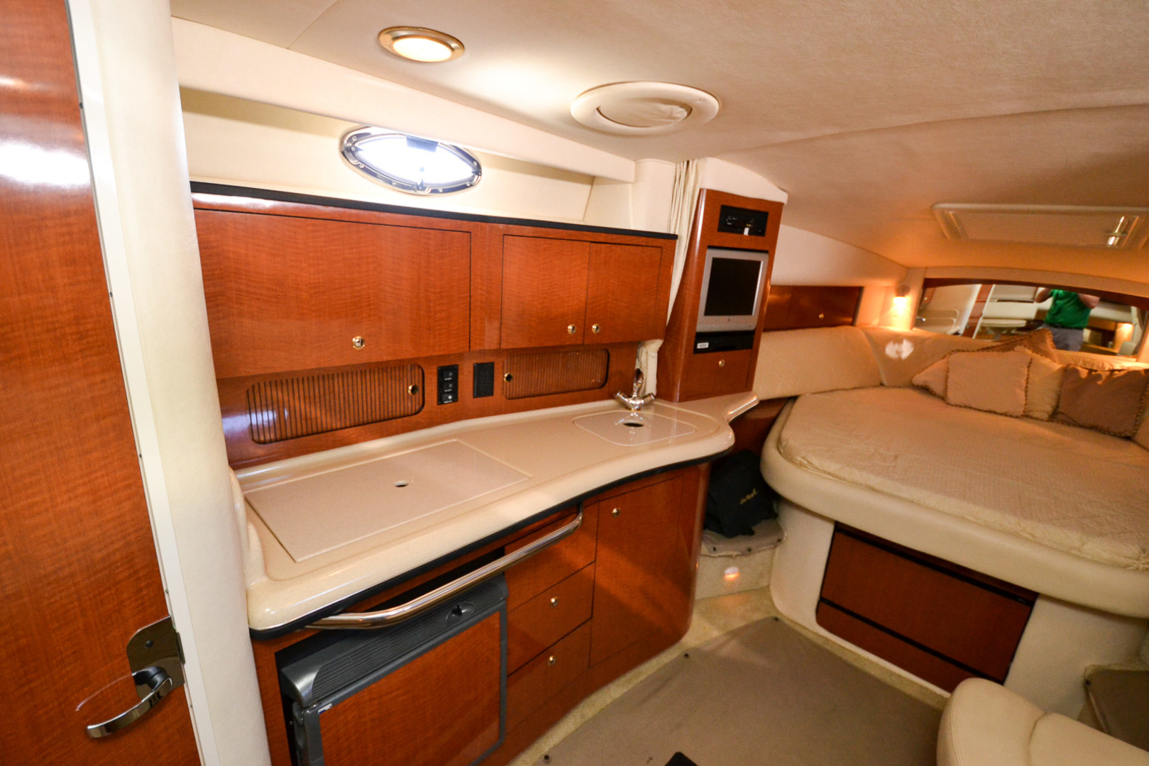 35' 2004 Sea Ray 320 Sundancer | Tampa Yacht Sales