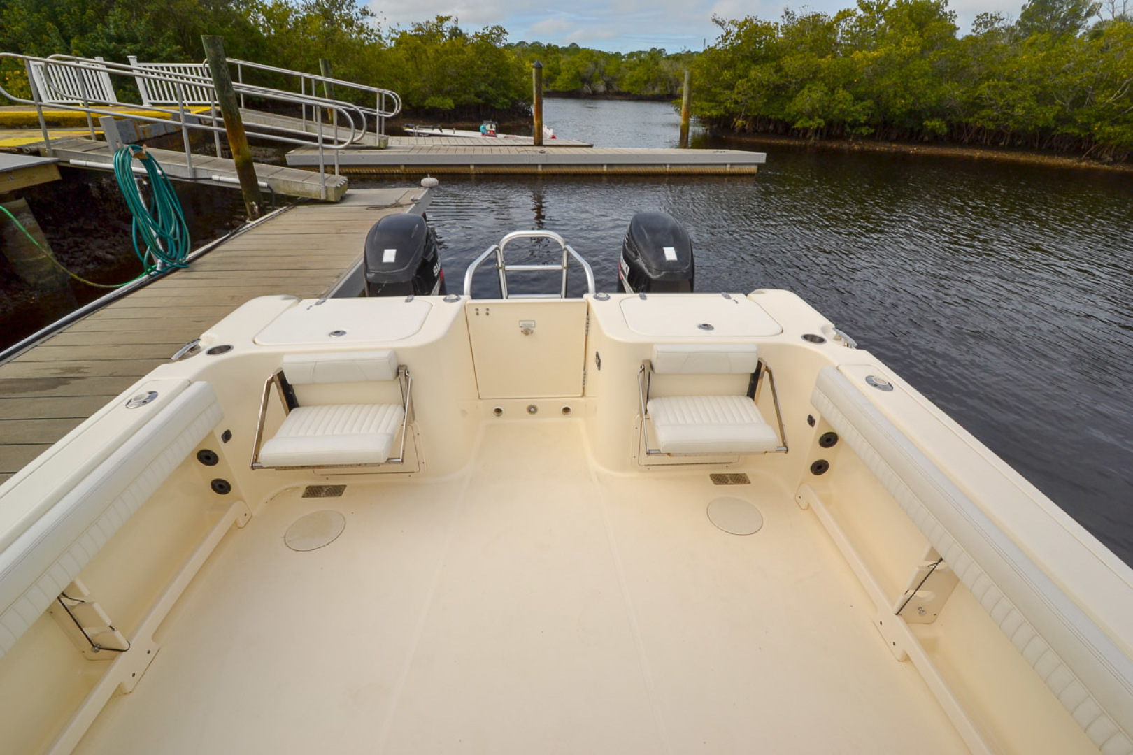 32' 2007 World Cat 320 EC | Tampa Yacht Sales
